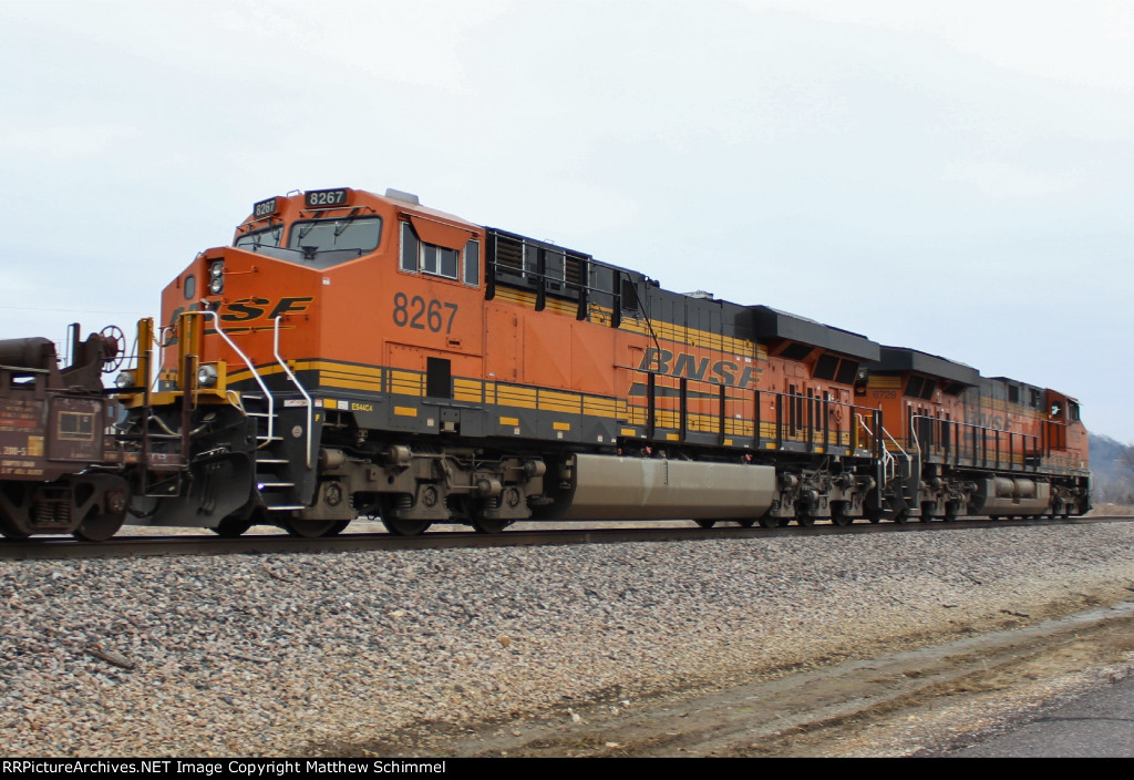 BNSF 8267